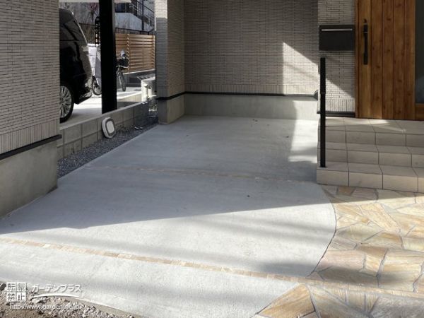 インナーガレージと玄関まわりが明るく感じられる新築外構 (No.19340) / 新築外構一式の施工例 | 外構工事のガーデンプラス