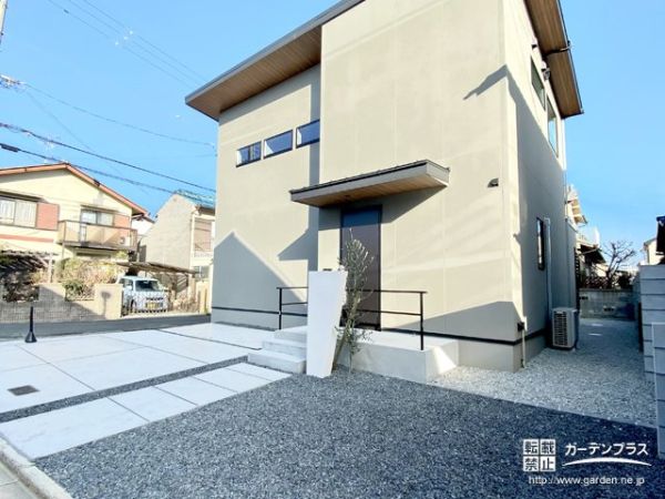 すっきりとしたラインにこだわるミニマルモダンな新築外構 (No.21899) / 新築外構一式の施工例 | 外構工事のガーデンプラス