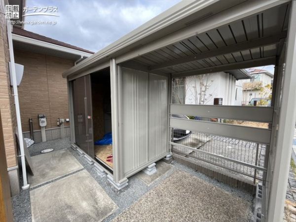 収納場所が増やせて便利に使える物置設置工事 (No.22505) / 物置の施工例 | 外構工事のガーデンプラス