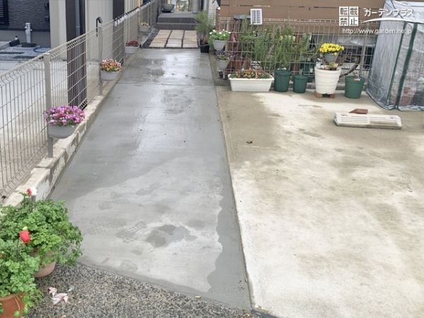 ローメンテナンスでお手入れがしやすい土間コンクリートの舗装工事 (No.22665) / 雑草対策・防犯砂利の施工例 | 外構工事のガーデンプラス
