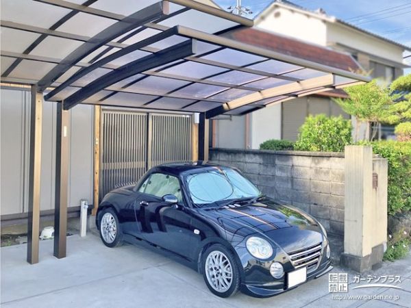 2台のカーポートが敷地にすっきりと収まるリフォーム工事 (No.22975) / 駐車スペースの施工例 | 外構工事のガーデンプラス