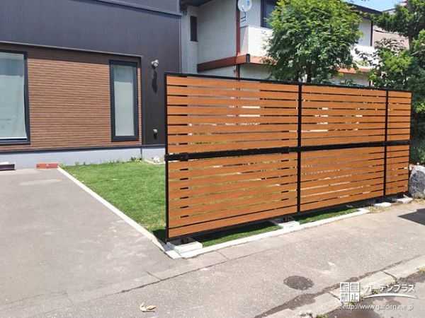 お住まいのセキュリティ性も高める目隠しフェンス設置工事 (No.23147) / 目隠しフェンスの施工例 | 外構工事のガーデンプラス