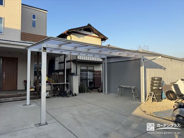 用途に応じた屋根の組み合わせで快適になるエクステリア設置工事 (No.25008) / 駐車スペースの施工例 | 外構工事のガーデンプラス
